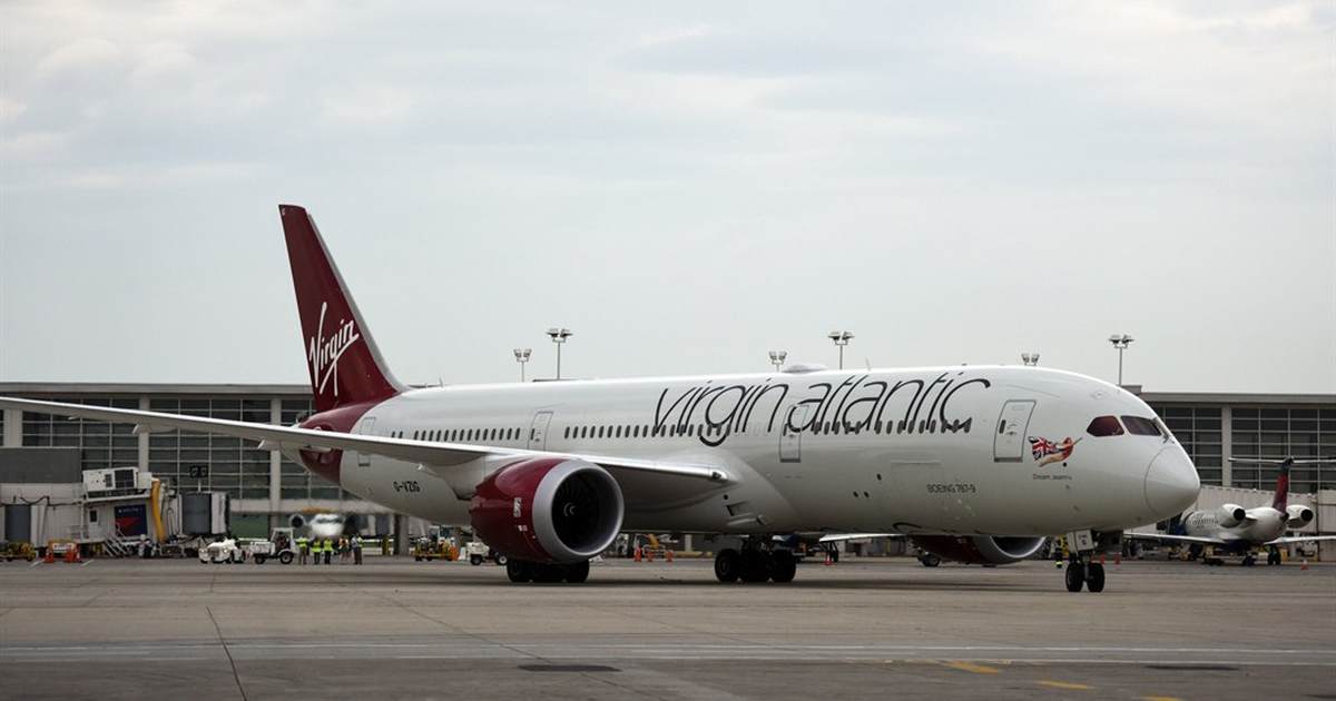 Passenger Notices Missing Fasteners on Plane's Wing Moments Before Takeoff