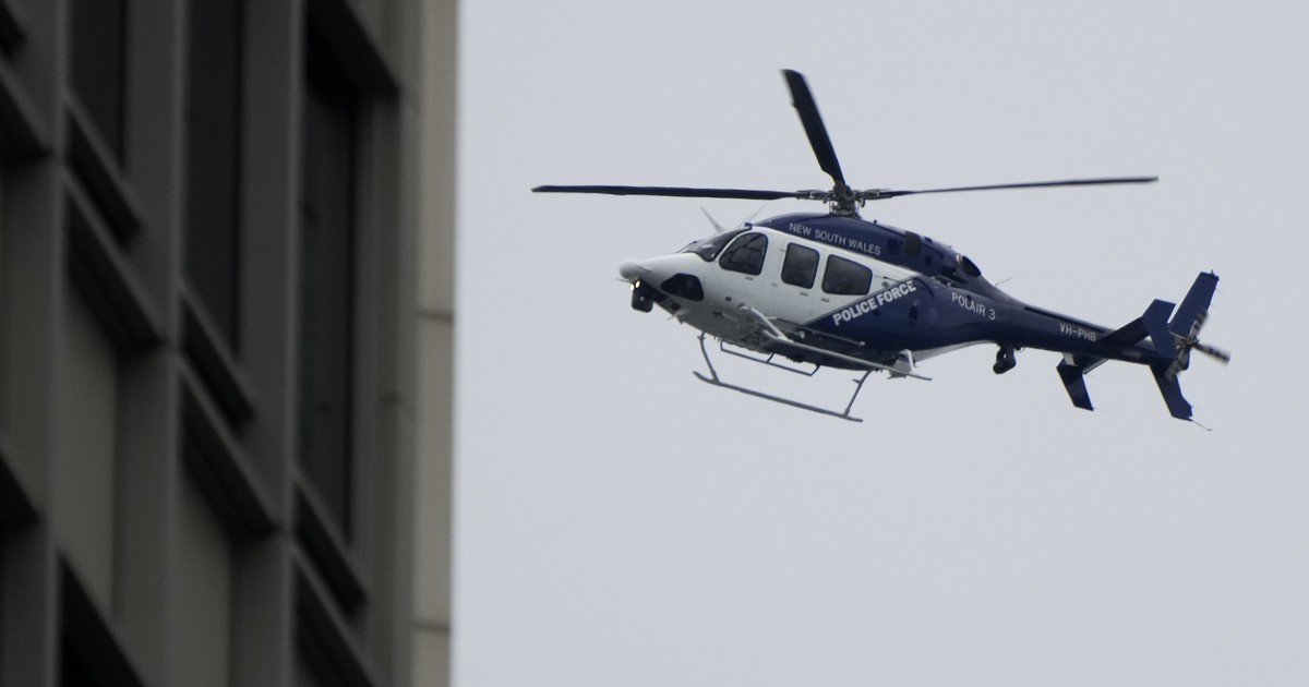 Dramatic Video Shows Bystanders Lift Helicopter Off Victim of ...