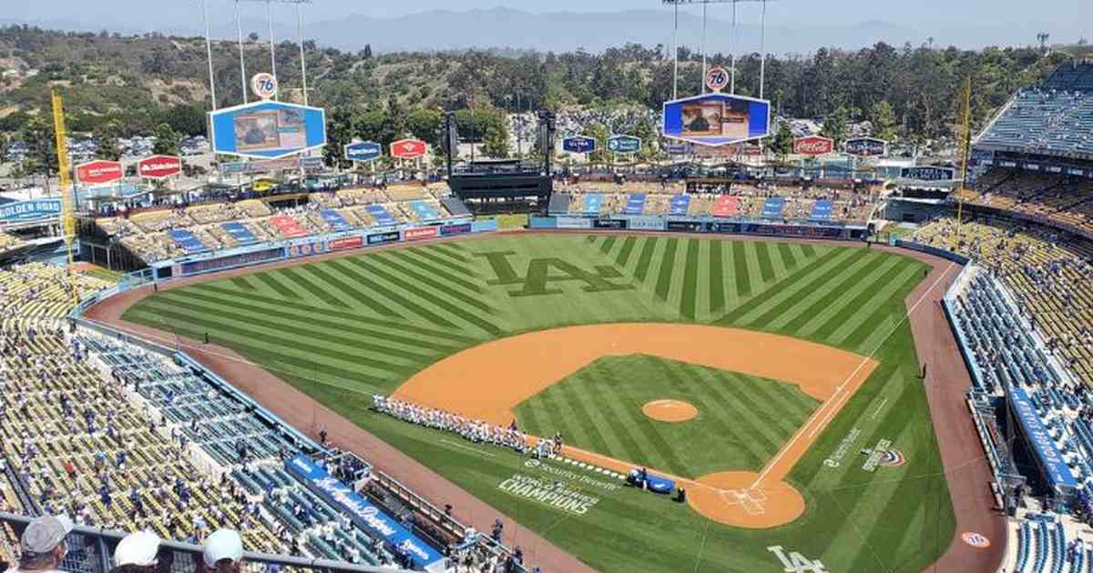 Singer Performs National Anthem at Dodger Stadium...in Spanish