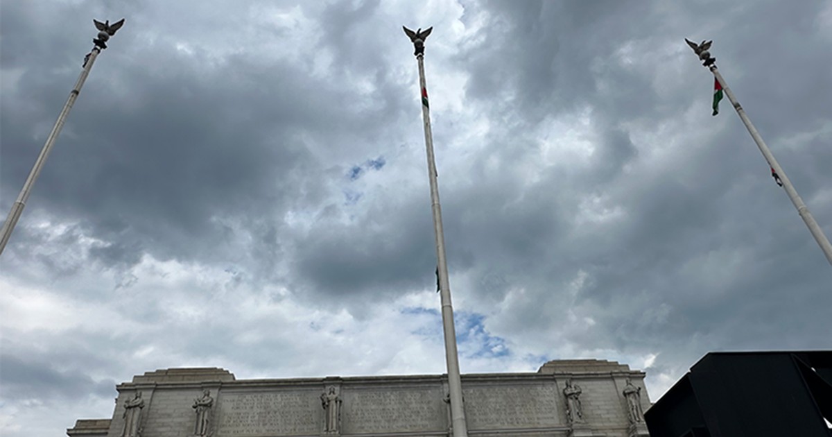 Group of GOP Congressmen Restore American Flags at Union Station