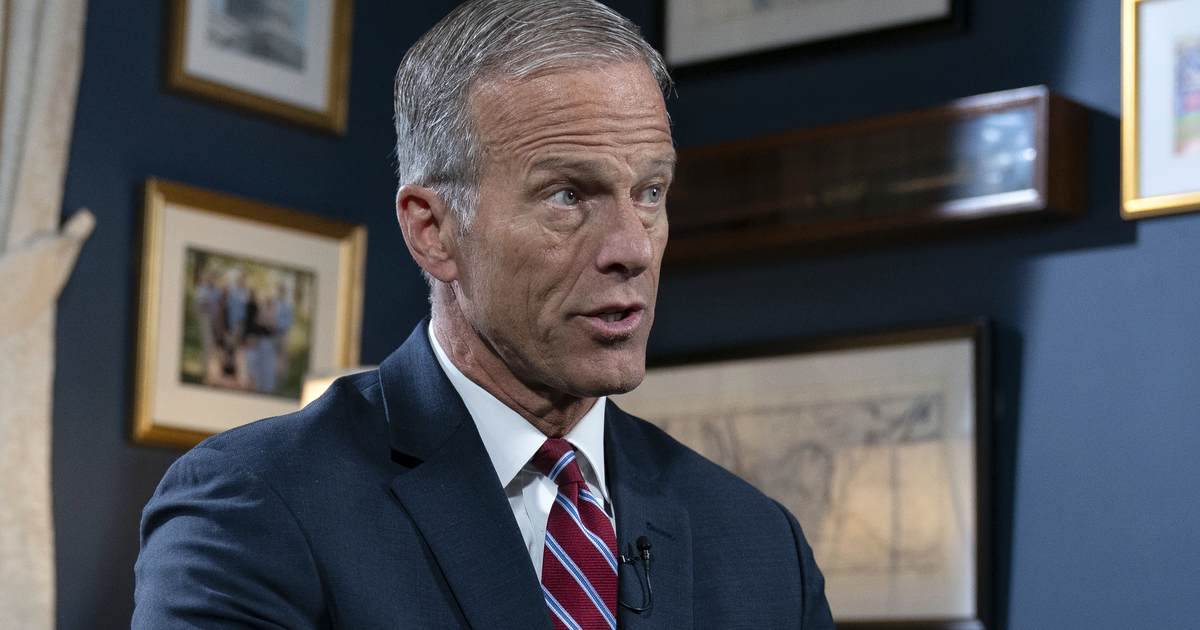 Senate Adopts GOP Budget Resolution After All-Night Vote-a-Rama
