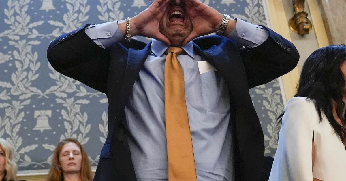 Gold Star Father Gets a Warm Welcome As Republicans Demand for Charges ...
