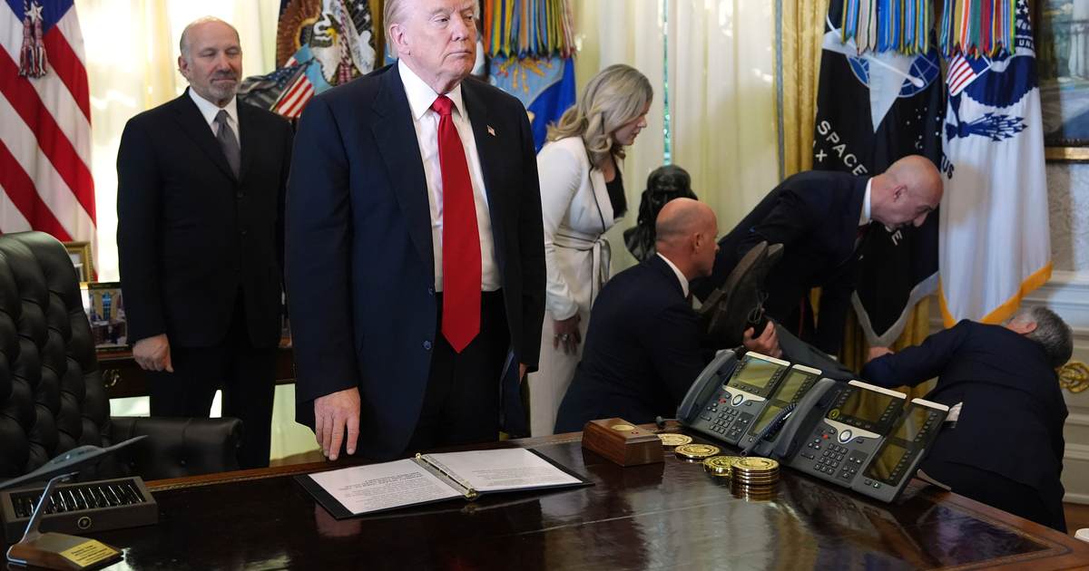 Pharma Executive Collapses Next to Trump at White House Briefing