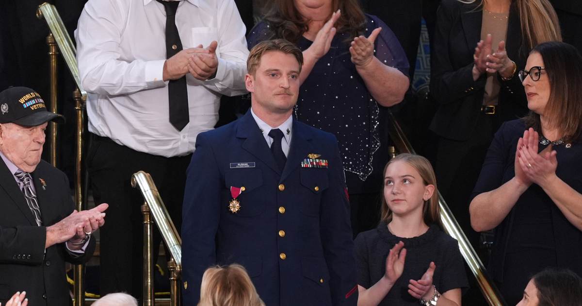 Rep. Robin Kelly Mocks State of the Union Medal Recipients