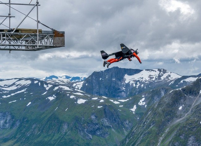 This Jetpack Can Soar to 6,000 Feet and Fly at 150 MPH, But It's Going ...