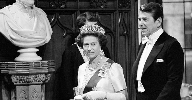 Amazing Time-Lapse Video Shows Elizabeth Age From a Little Girl Into an ...