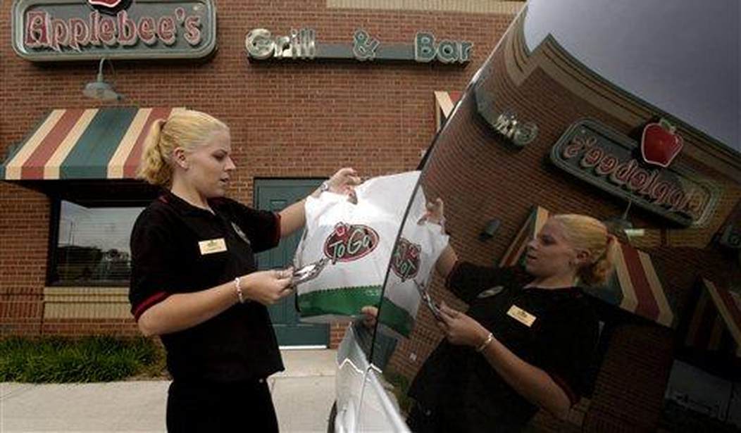 Armed patron stops attack on Applebee's employee – Bearing Arms